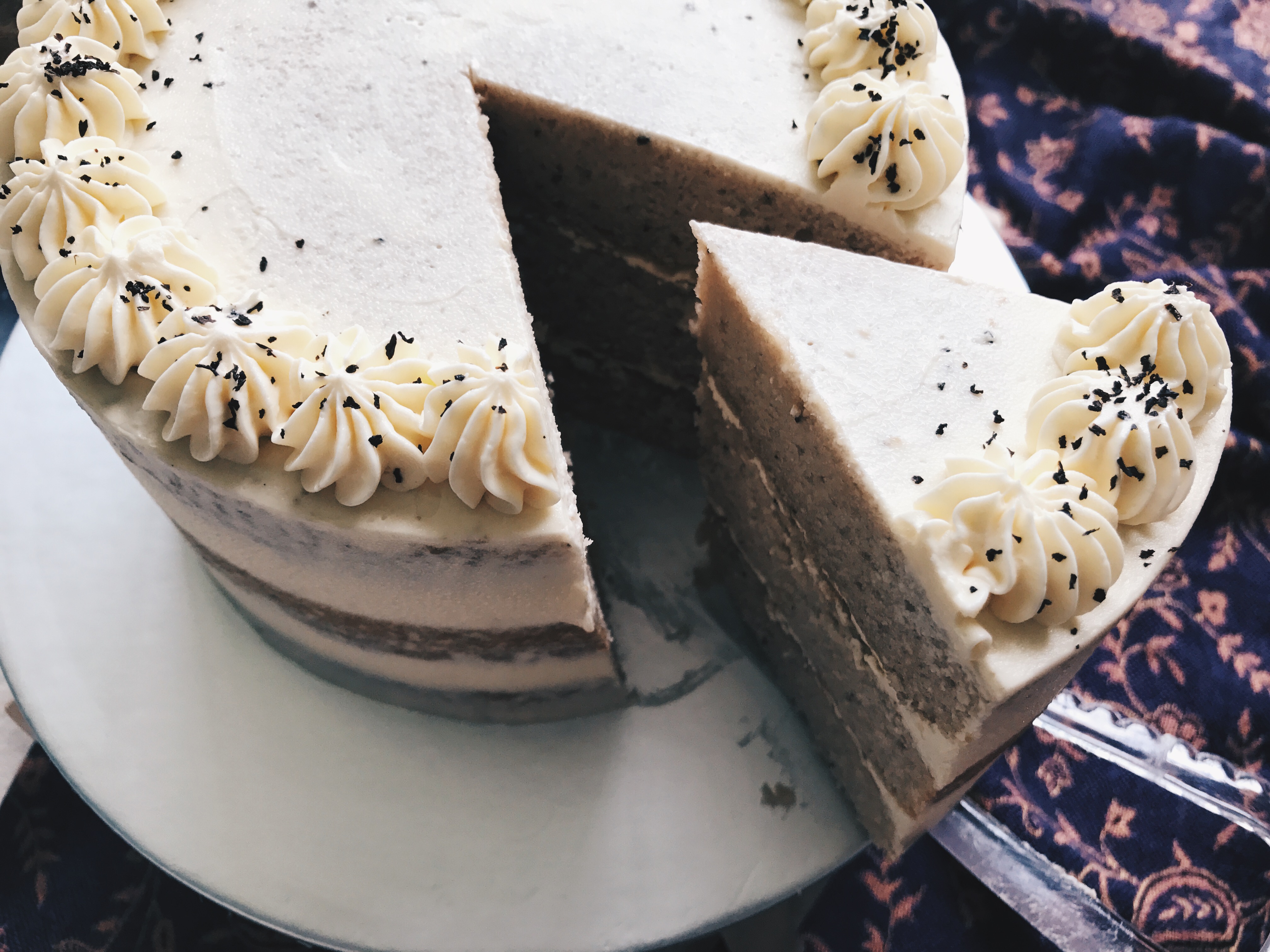 Frostylicious Cakes Review: Delicious Whole Cakes for Any Occasion