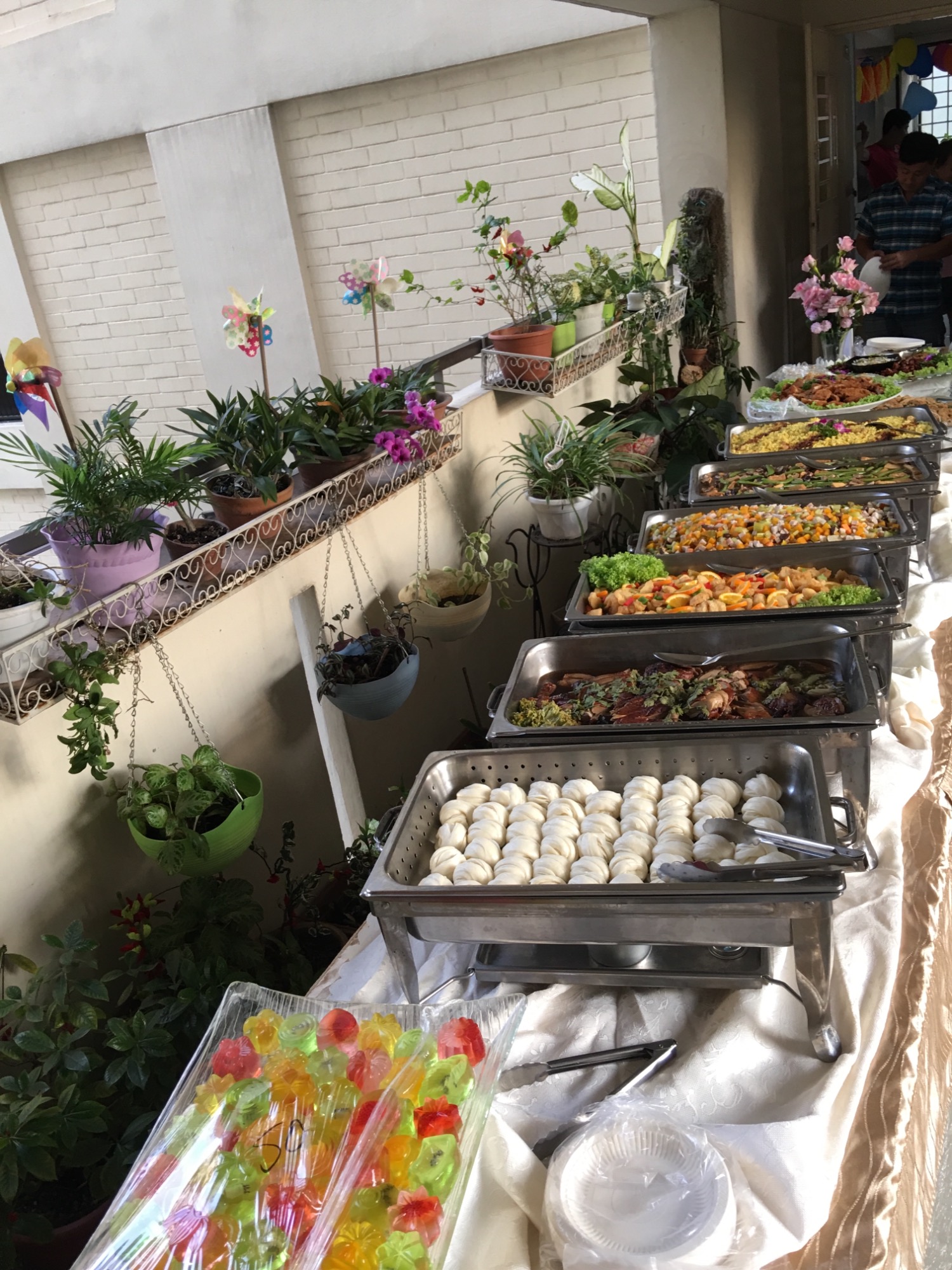 8 Go To Corporate Buffet Catering Menus Under $13 per pax