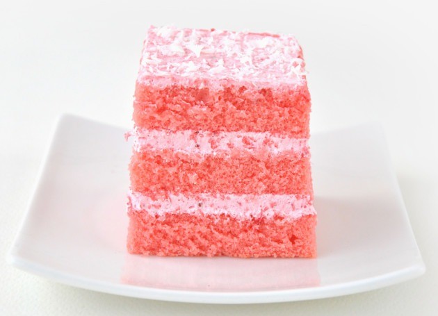 Eggless Cube Strawberry at $3.70 per Piece | Emicakes