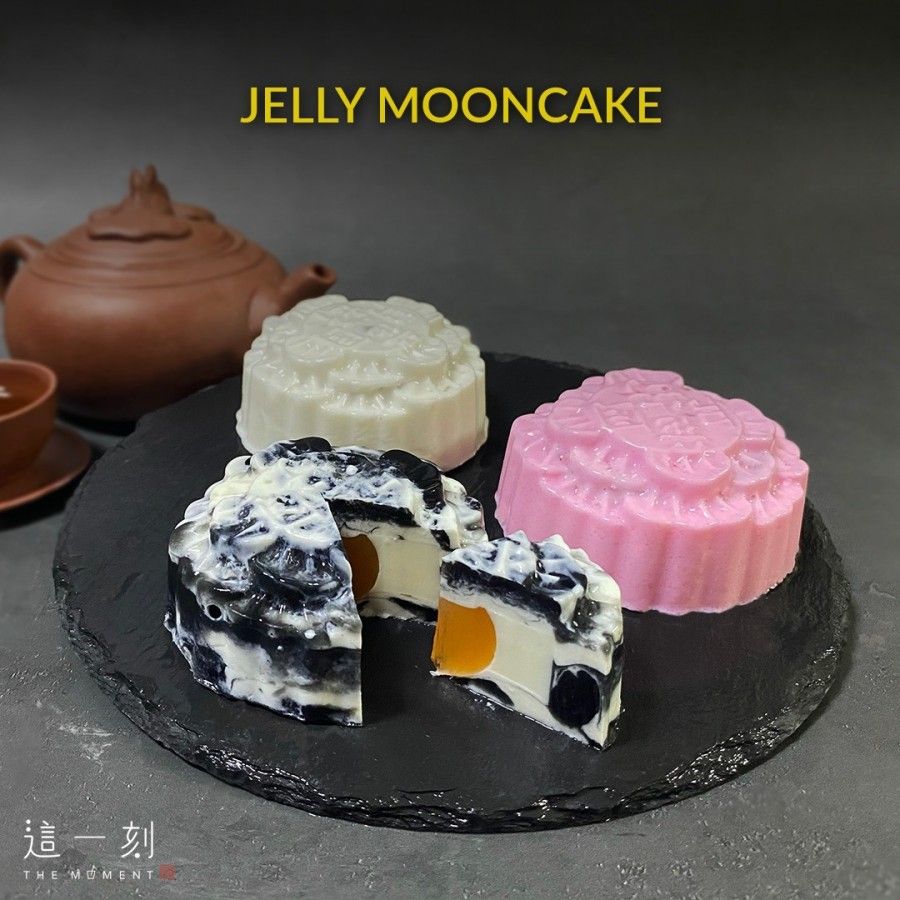 9 Types of Mooncakes You Must Try This Mid-Autumn!