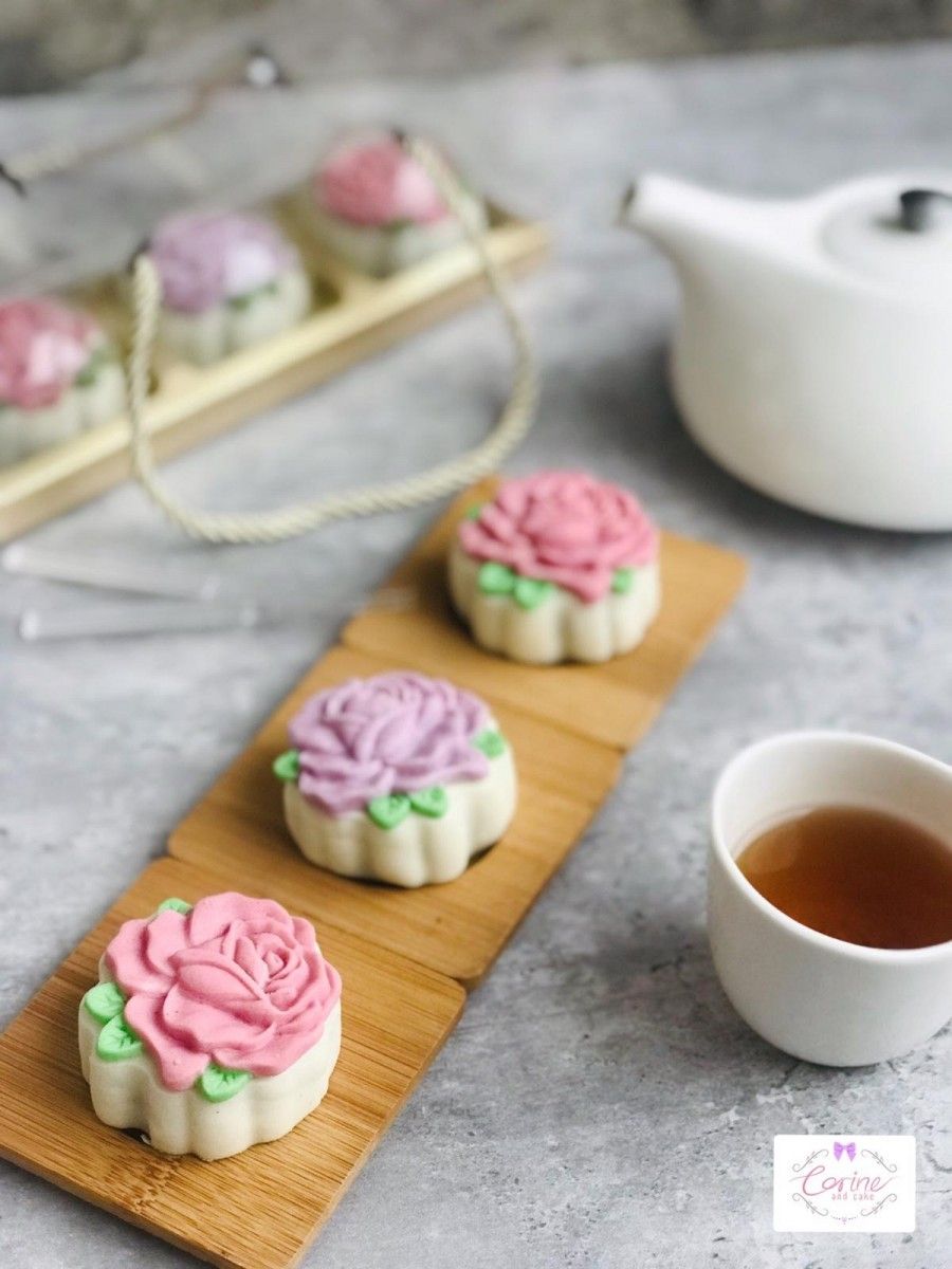 9 Types of Mooncakes You Must Try This Mid-Autumn!