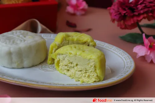 Traditional vs Modern Mooncakes