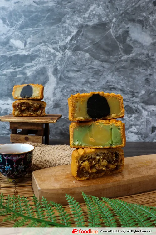 Traditional vs Modern Mooncakes
